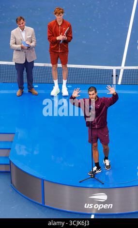 Carlos Alcaraz (ESP) and Jannik Sinner (ITA) posing at the net before ...