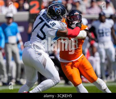 Tennessee Titans offensive tackle Dan Moore Jr. (75) arrives for an NFL ...