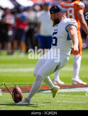 Tennessee Titans place-kicker Joey Slye, right, celebrates a field goal ...