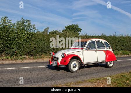 1986 red Citroen 2CV Stock Photo - Alamy