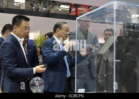 Zeng Yuqun von CATL im Gespräch auf IAA Mobility Zeng Yuqun von CATL im ...