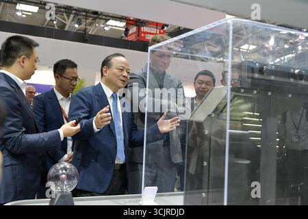 Zeng Yuqun von CATL im Gespräch auf IAA Mobility Zeng Yuqun von CATL im ...