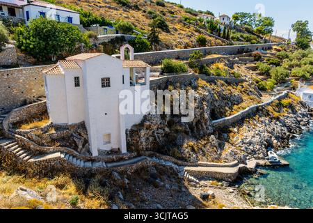Small church overlooking Mandraki Bay, Hydra Island, Saronic Islands ...