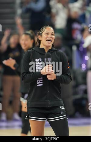 Golden State Valkyries' Veronica Burton, right, receives the Most ...