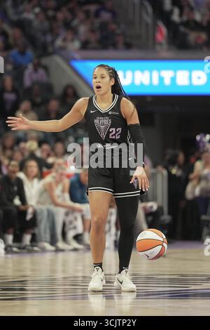 Golden State Valkyries' Veronica Burton, right, receives the Most ...
