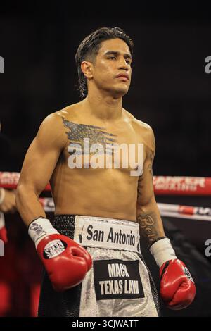 NOGALES, MEXICO - SEPTEMBER 6: Oscar Valdez (L) fights against Ricky ...
