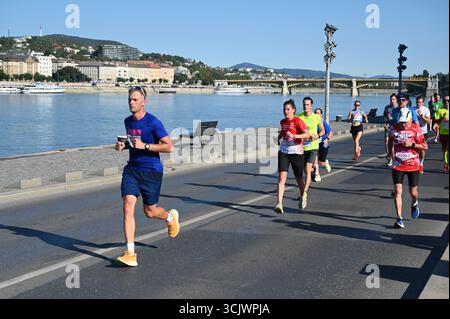 20,000 runners from 180 different countries at the Budapest, Half ...