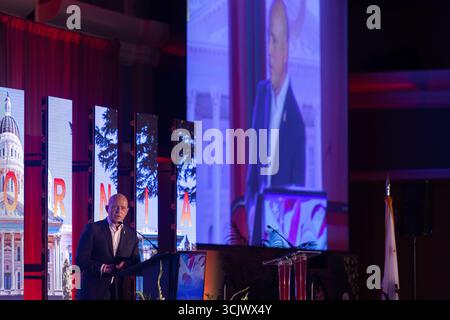 Steve Hilton speaks during the California gubernatorial candidate ...