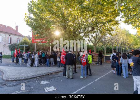Albi, France. 10th Sep, 2025. Blockade of the Bellevue school complex ...
