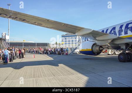 Passengers queuing in front of Ryanair aircraft to board at Airport ...