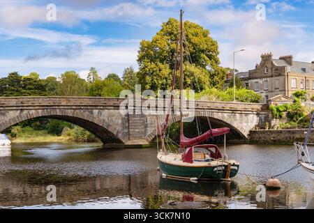 Totnes bridge over the River Dart in Devon, England Stock Photo - Alamy