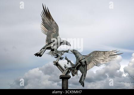 Diamond Jubilee Sculpture of Two Buzzards, Rose Bank Gardens, Great ...