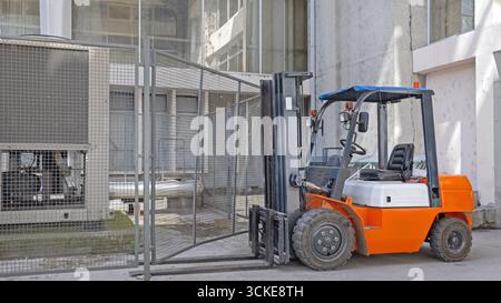 Three Ton Heavy Lifting Diesel Powered Forklift Truck Stock Photo - Alamy