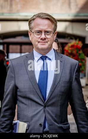 THE HAGUE - Outgoing Robert Tieman, Minister of Infrastructure and ...