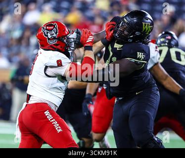 North Carolina defensive lineman Isaiah Johnson (94) jogs off of the ...