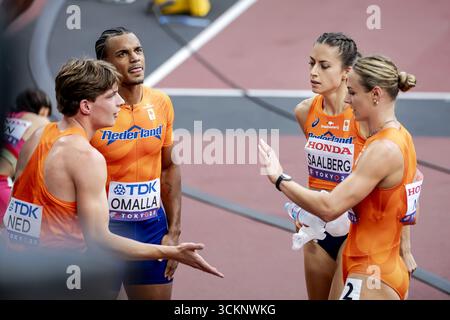TOKYO - Lieke Klaver and Eveline Saalberg compete in the 4x400-meter ...