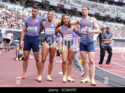 Toby Harries (left) of Great Britain during the Men’s 200m heat 1 on ...