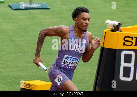 Jenoah McKiver (USA) runs the 4 x 400 meter relay during the World ...