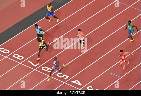 United States' Noah Lyles crosses the finish line in the men's 4 X 100 ...