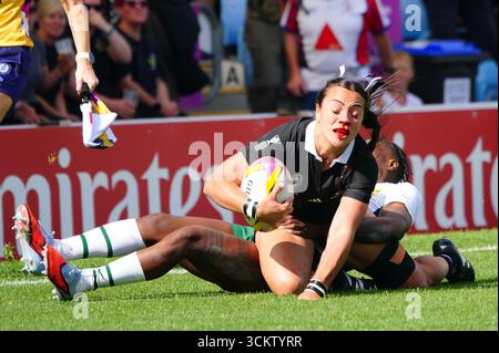 New Zealand's Stacey Waaka (centre right) is tackled by Canada's ...
