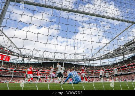 Martín Zubimendi Of Arsenal scores a GOAL 0-1 during the Leeds United v ...