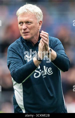 David Moyes manager of Everton claps fans after the Premier League ...