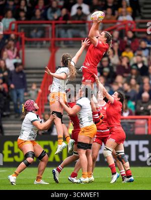 Canada's Sophie de Goede wins the line out during the Women's Rugby ...