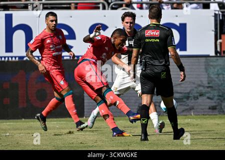 Michael Folorunsho (Cagliari Calcio) in action during US Lecce vs ...