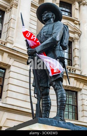 Riot police and the Gurkha Memorial, Horse Guards Avenue draped in a St ...