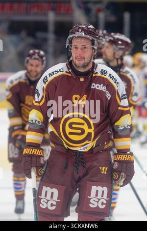 Tim Bozon (94 Geneve-Servette HC) portrait (headshot/close up) during ...