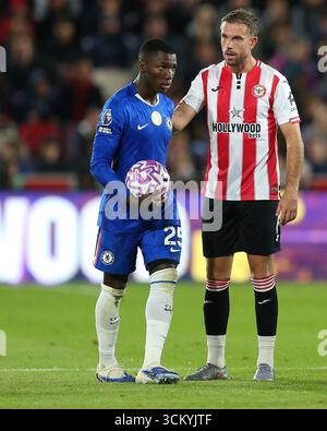 Jordan Henderson of Brentford on the ball during the Premier League ...
