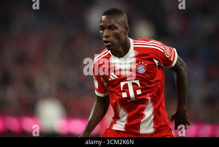 Nicolas Jackson of FC Bayern München dribbles with the ball during the ...