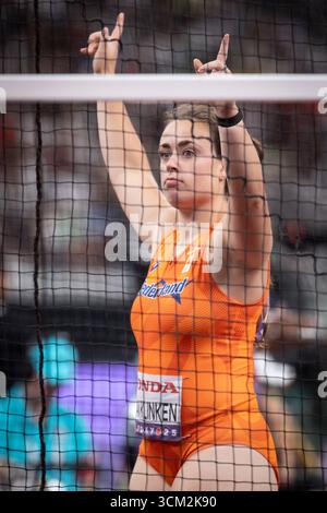 TOKYO - Jorinde van Klinken in the shot put event at the World ...