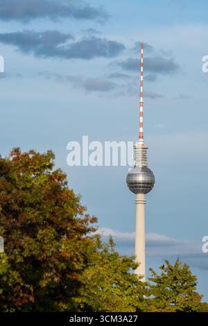 SYMBOL - 13 September 2025, Berlin: The Federal Chancellery can be seen ...