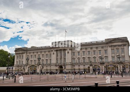 An exterior view of Buckingham Palace against bright sky Stock Photo ...