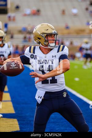Navy quarterback Blake Horvath (11) hands off to fullback Alex Tecza ...