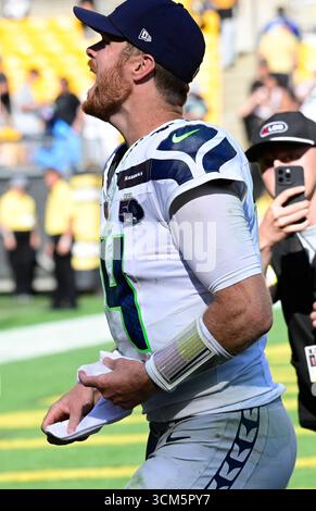 Seattle Seahawks quarterback Sam Darnold (14) looks to throw during the ...