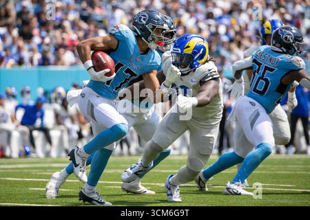 Tennessee Titans wide receiver Chimere Dike (17) returns a punt for a ...