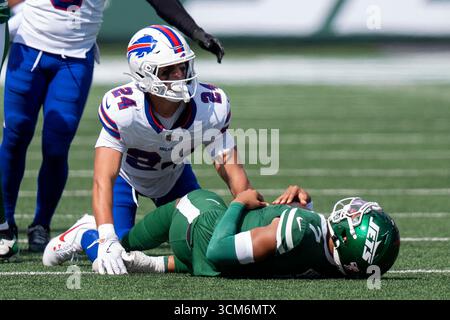 Buffalo Bills safety Cole Bishop (24) intercepts a pass intended for ...
