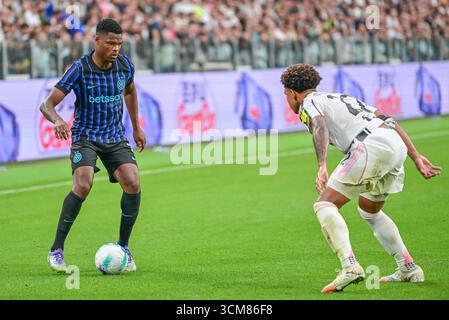 Denzel Dumfries of Inter seen in action during the Serie A match ...