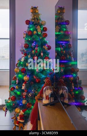 Photo of a cozy apartment with New Year decor Stock Photo - Alamy