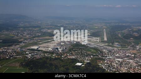 Runways, runways, terminal building, Swiss Airline, Zurich Airport ZRH ...