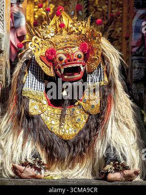 Temple dance, temple dancers, temple dancers in klaas masks and ...