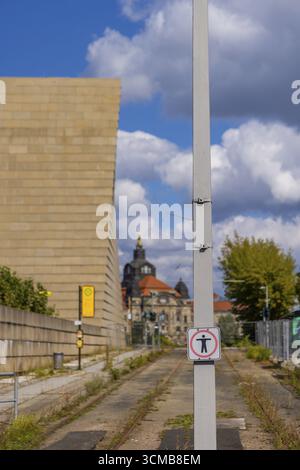 New Synagogue and Saxon State Chancellery with orphaned DVB railway ...