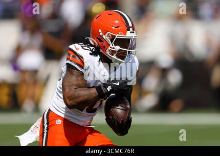 Cleveland Browns running back Quinshon Judkins (10) runs against ...