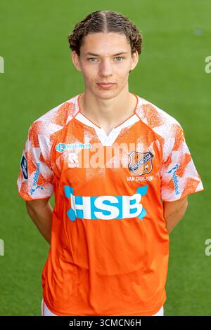 VOLENDAM - Robin van Cruijsen of FC Volendam (LR) and Ryan Thomas ...