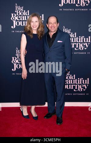 Elizabeth Dement und Jason Kravits bei der Premiere des Kinofilms A Big ...