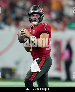 Tampa Bay Buccaneers quarterback Baker Mayfield (6) warms up before an ...