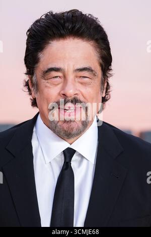 Benicio Del Toro at arrivals for 16th Annual Governors Awards - Part 2 ...