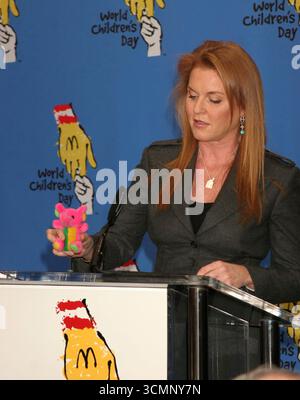 15 November 2005 - New York, NY - Carrie Underwood arrives at Sony BMG ...